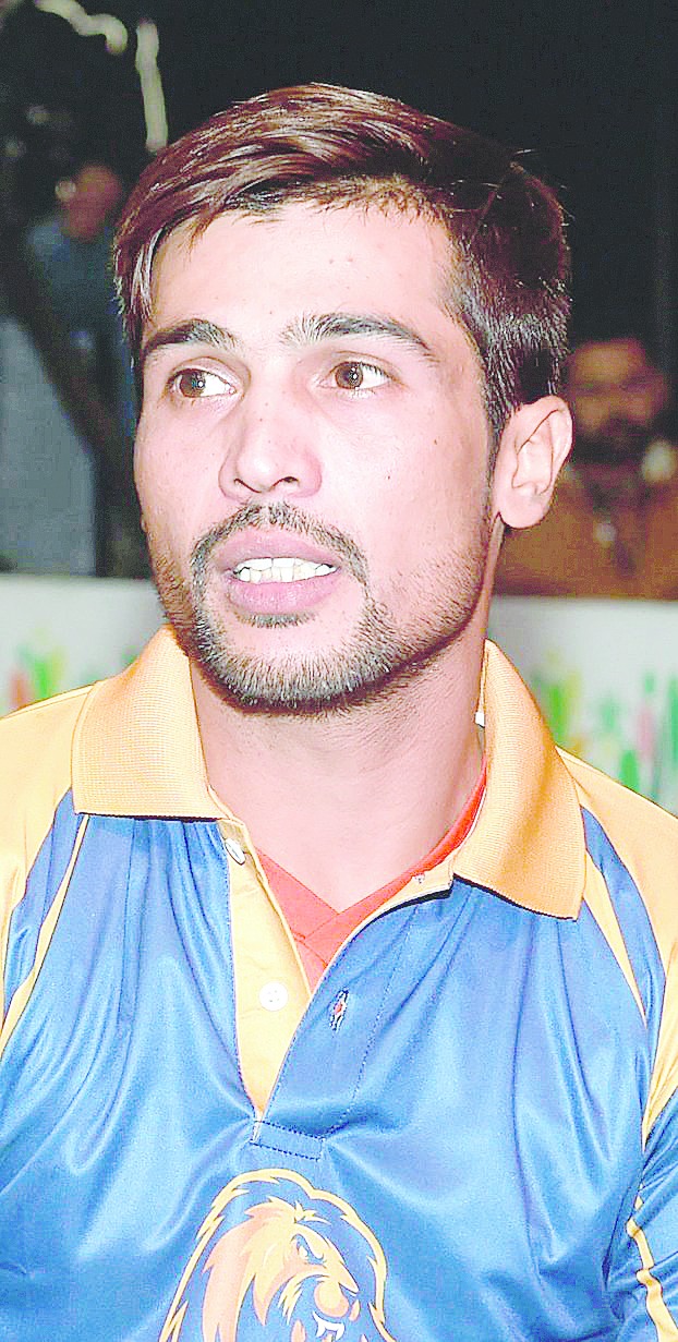 Azhar Support For Aamir Telegraph India 