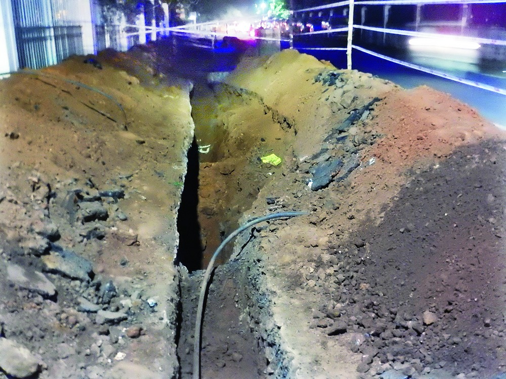 Biker falls into pit, dies - Telegraph India