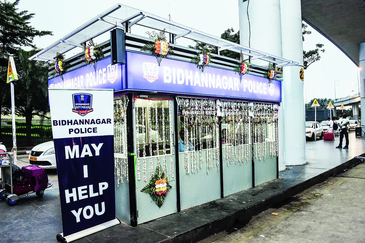 Police kiosk at airport - Telegraph India