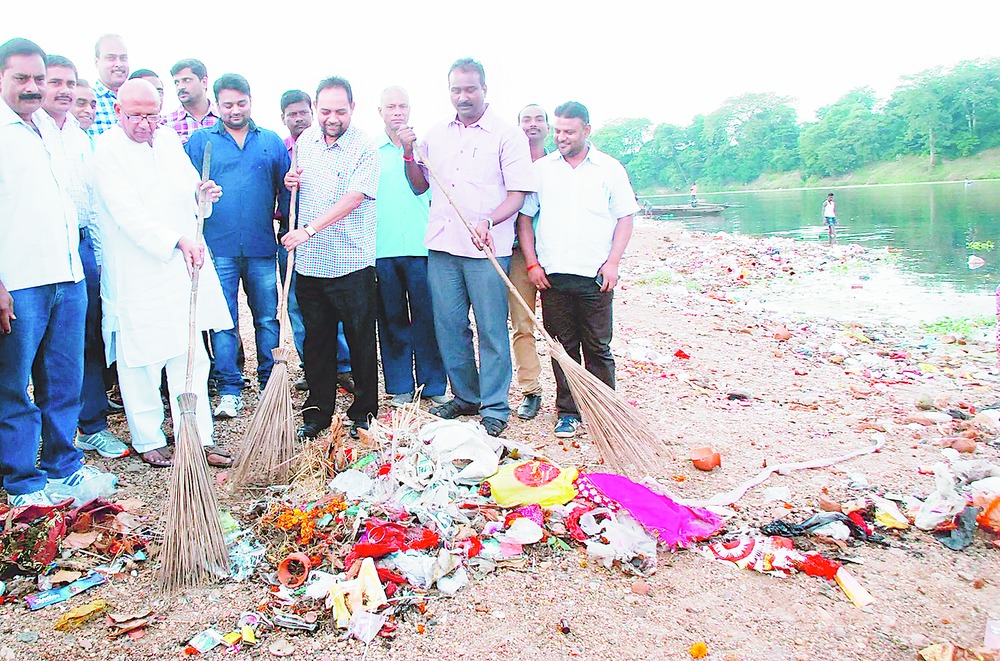 Minister, MP on ghat recce - Telegraph India