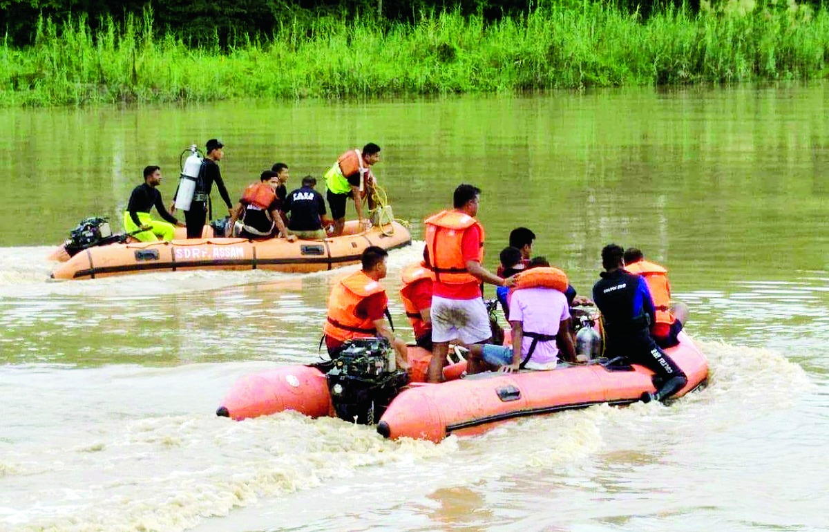Search on in river for family of five - Telegraph India