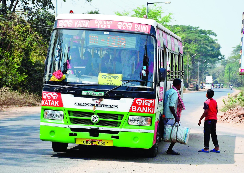 CMC challenges city bus order - Telegraph India