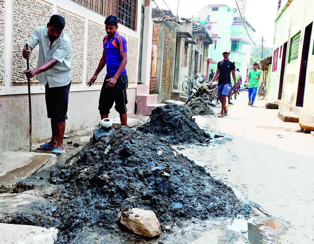 Drain sludge adds to jaundice worry - Telegraph India