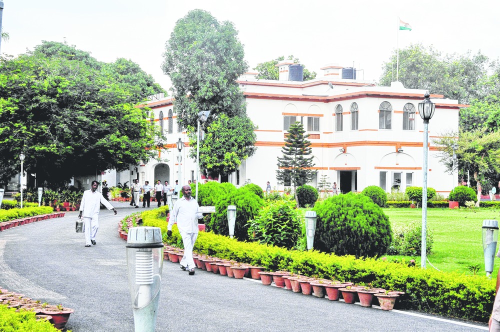 Scramble for VVIP high tea - Telegraph India