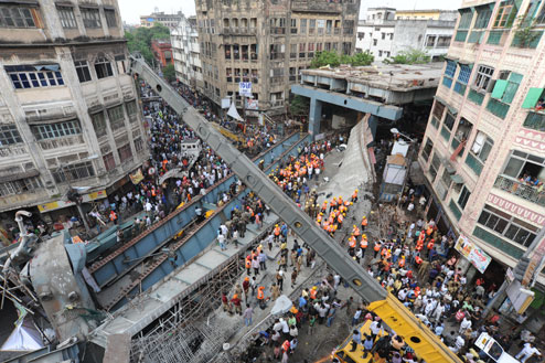 15 killed in Calcutta flyover collapse, army to the rescue - Telegraph ...