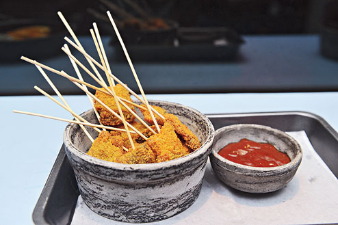 Insane fun with sip ’n’ bite at Roxy - Telegraph India