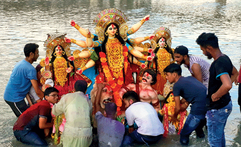 MAHANANDA KEPT CLEAN AFTER IMMERSIONS - Telegraph India
