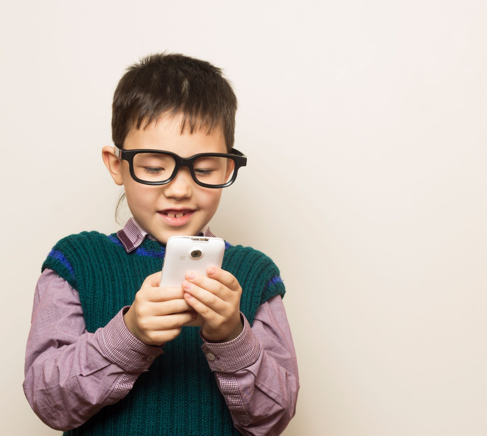 Phones imperil kids' eyes - Telegraph India